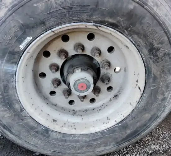 (Used) 2002 Freightliner FLD120SD, HUB BOLTS (P-94561)