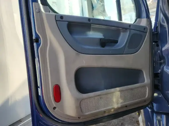 (Used) 2013 Freightliner Cascadia 125, INTERIOR DOOR PANEL (P-43561)