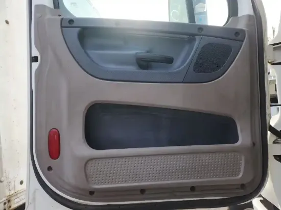 (Used) 2015 Freightliner Cascadia 125, INTERIOR DOOR PANEL (P-36386)