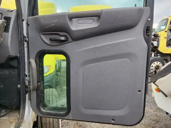 (Used) 2015 Peterbilt 337, INTERIOR DOOR PANEL (P-103970)