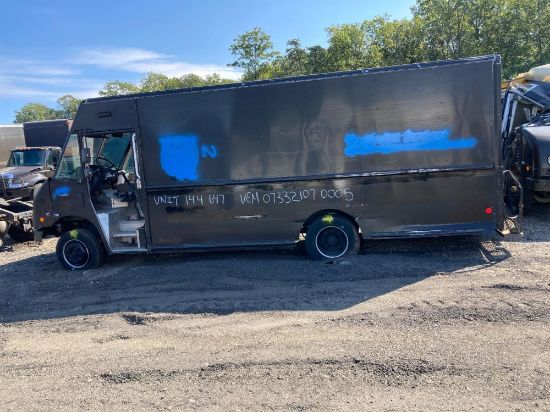 2010-freightliner-m-line-walk-in-van-truck-delivery